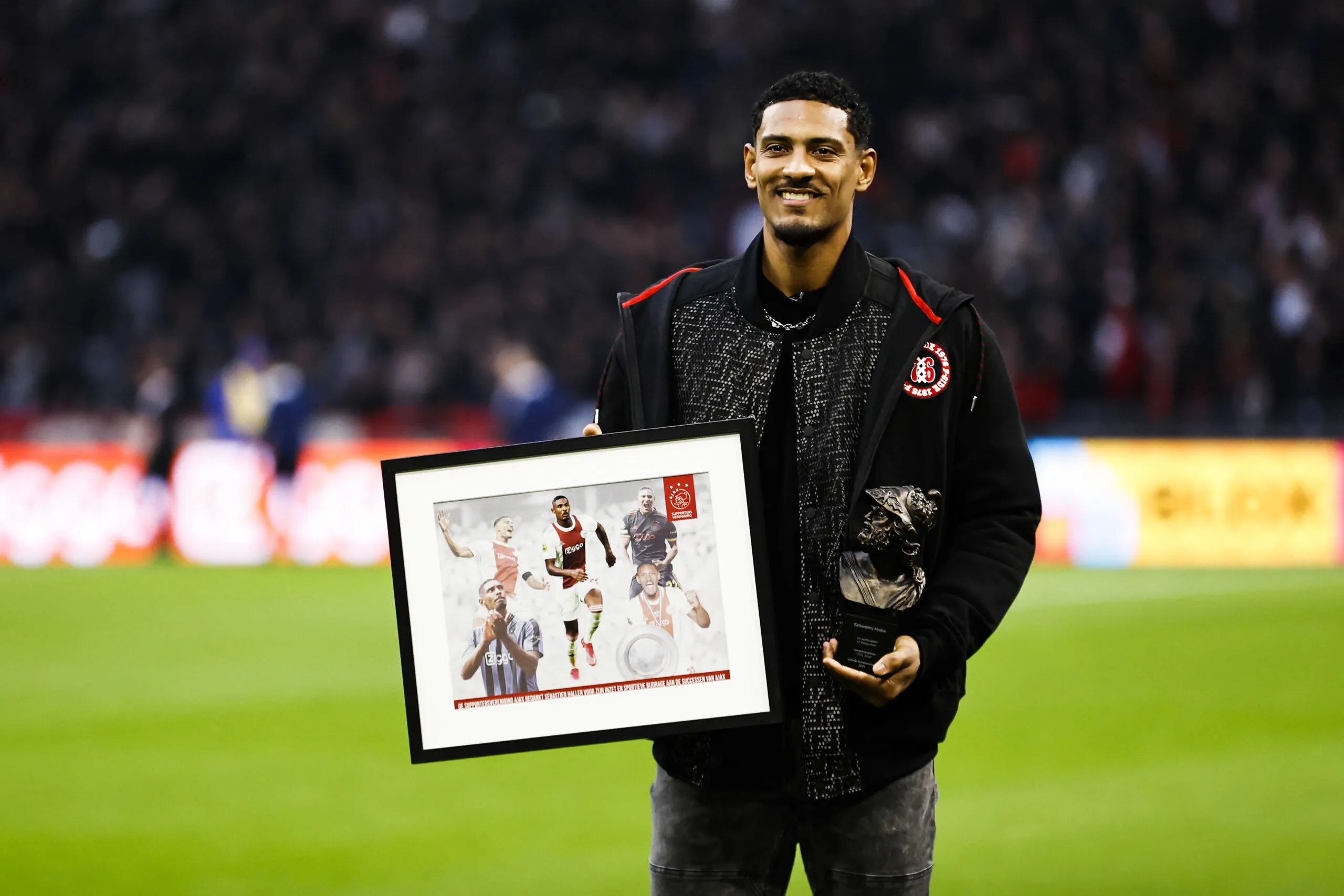Sébastien Haller honoré par l’Ajax Amsterdam - Pays-Bas - Ajax ...