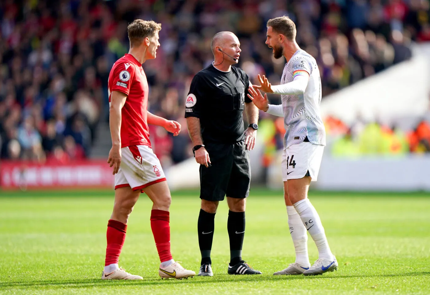 Vers la sonorisation des arbitres la saison prochaine en Premier League ? - Angleterre - Premier ...