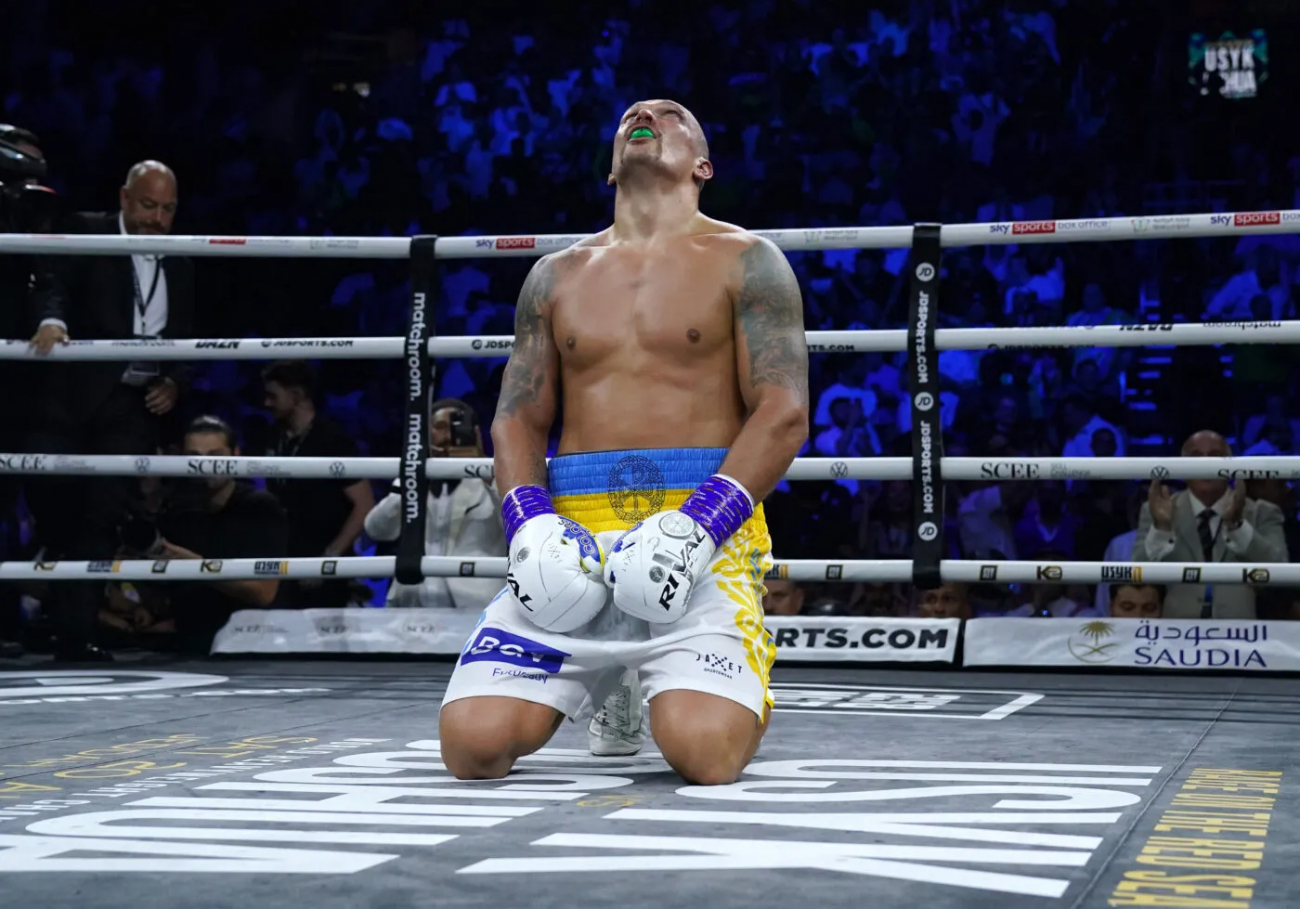 À 36 ans, le boxeur Oleksandr Usyk signe son premier contrat pro ...