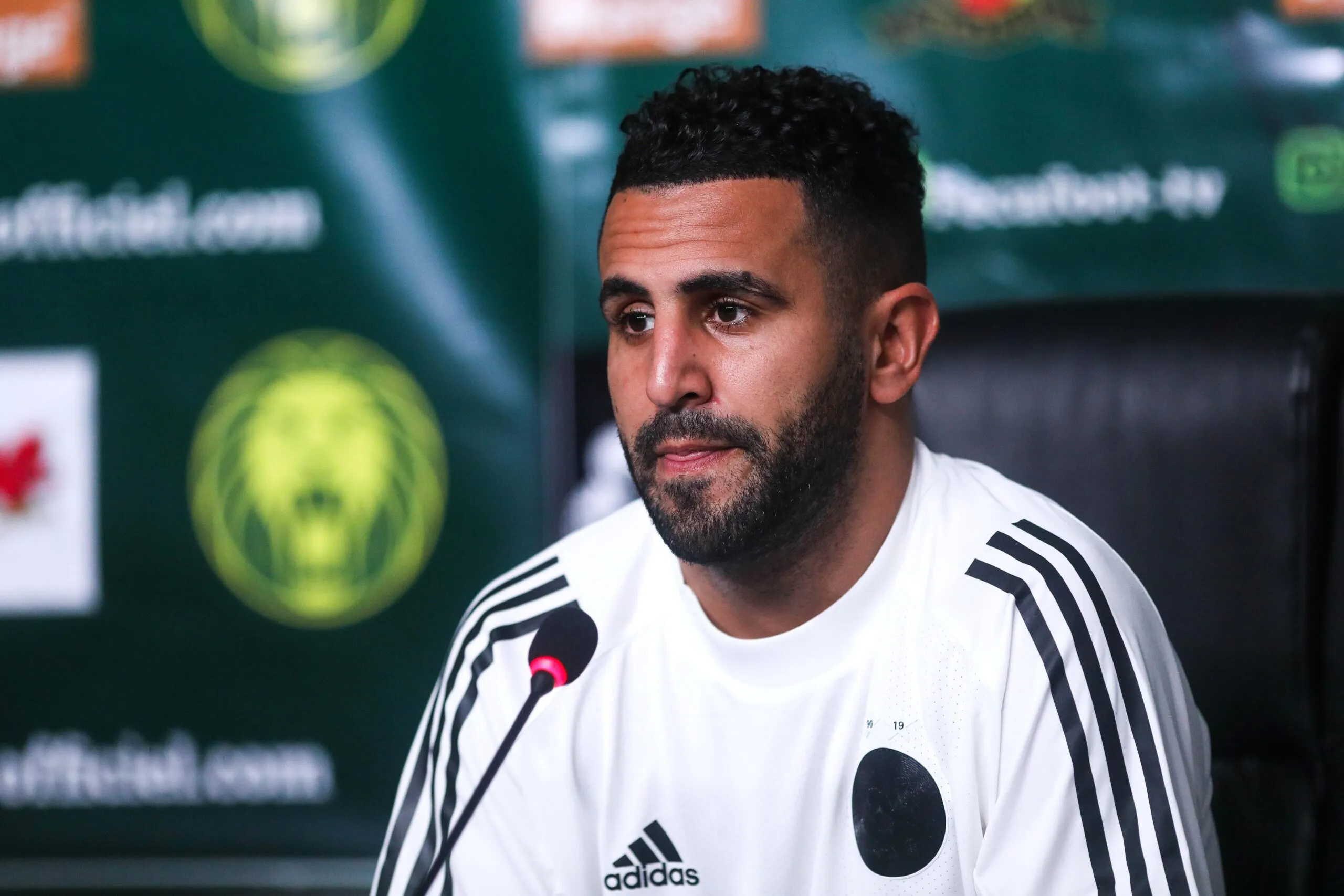 Manchester City cuisine Sheffield United grâce à Mahrez - FA Cup ...