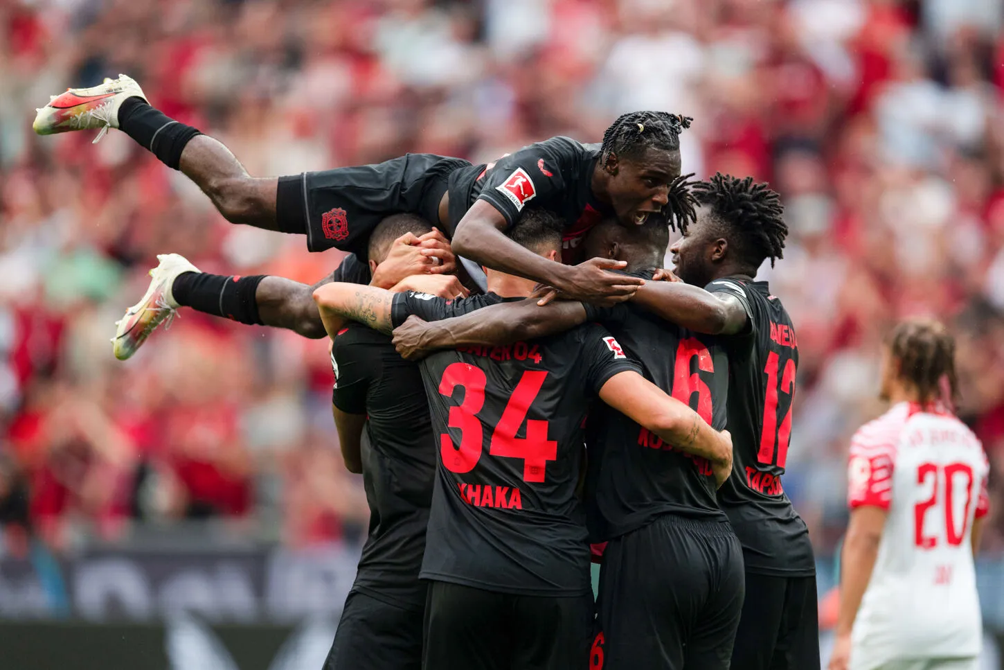 Le Bayer Leverkusen surprend Leipzig - Bundesliga - J1 - Bayer ...