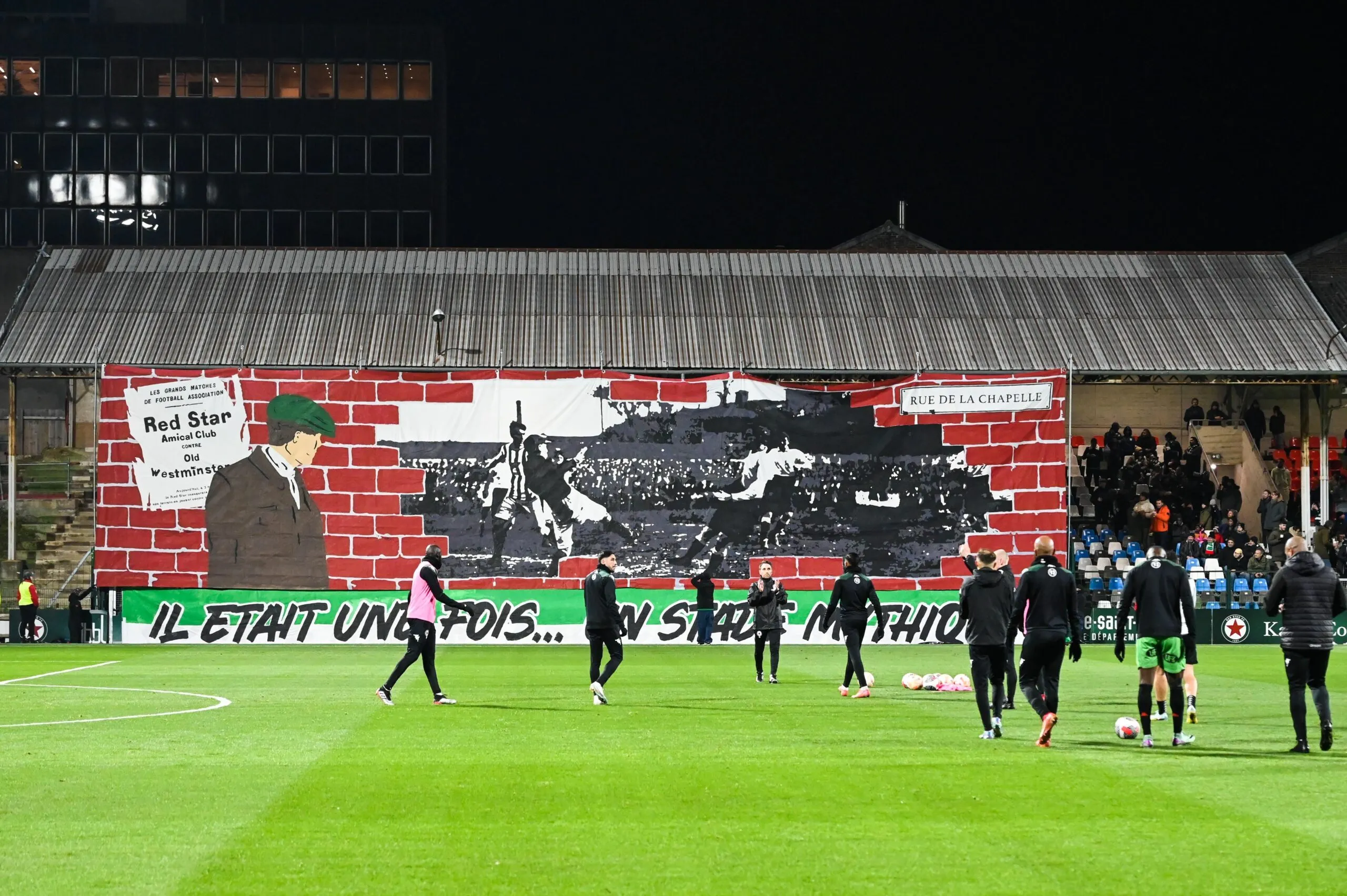 Le Red Star dompte Nîmes pour la dernière de la tribune Rino Della ...