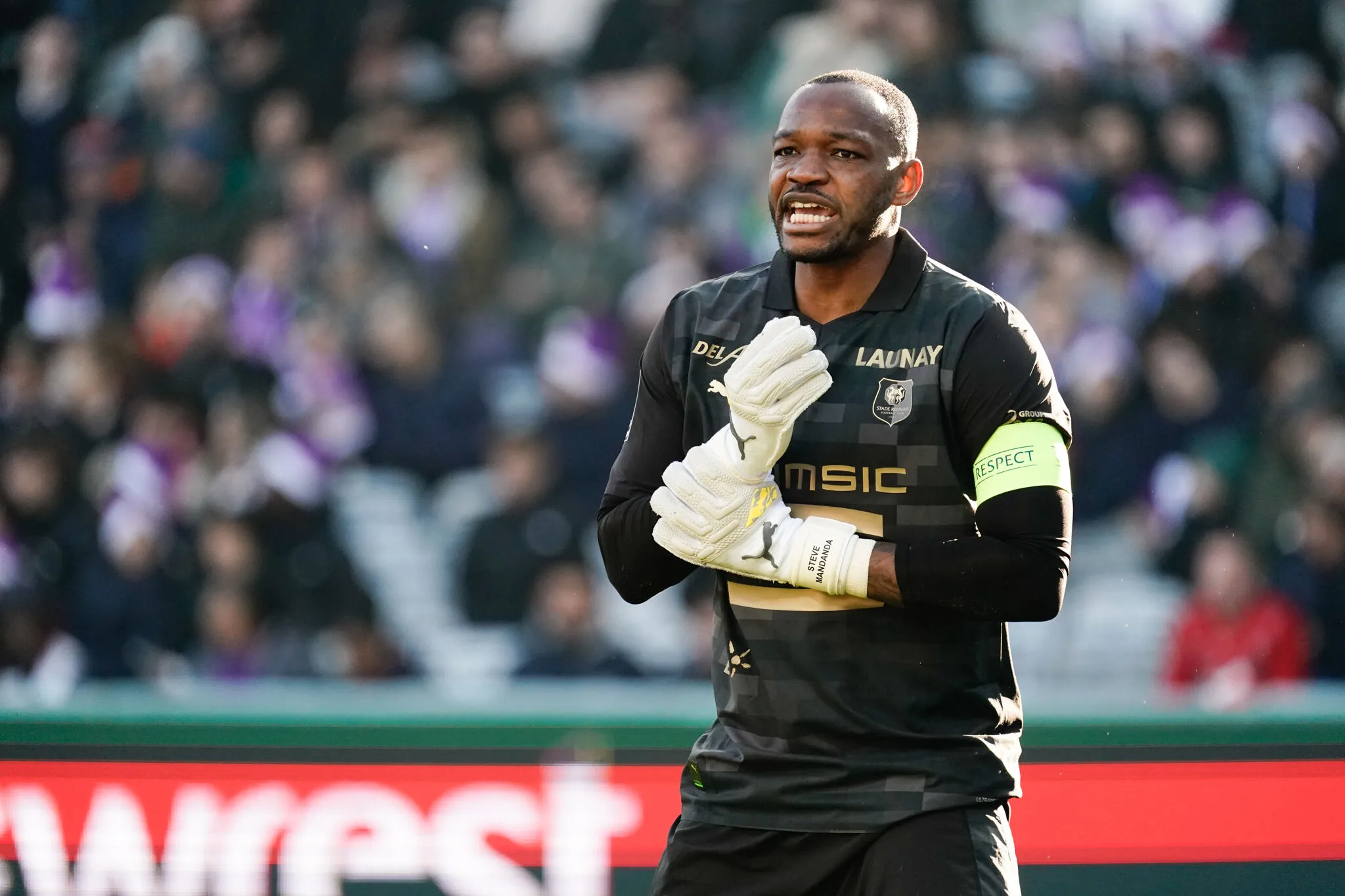 Steve Mandanda rempile avec le Stade rennais - France - Stade rennais ...