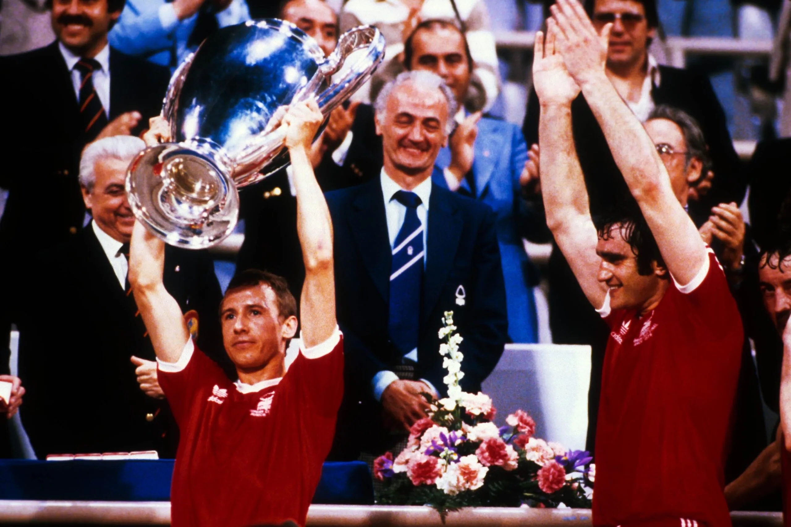 Légende de Nottingham Forest, Larry Lloyd est décédé - Angleterre ...