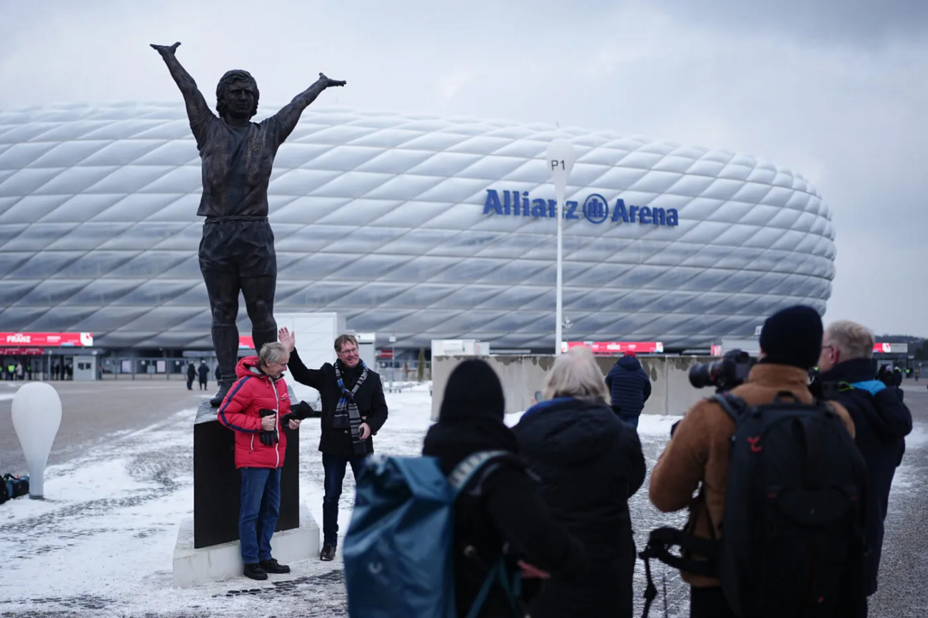 Franz Beckenbauer aura sa statue devant l’Allianz Arena, aux côtés de ...