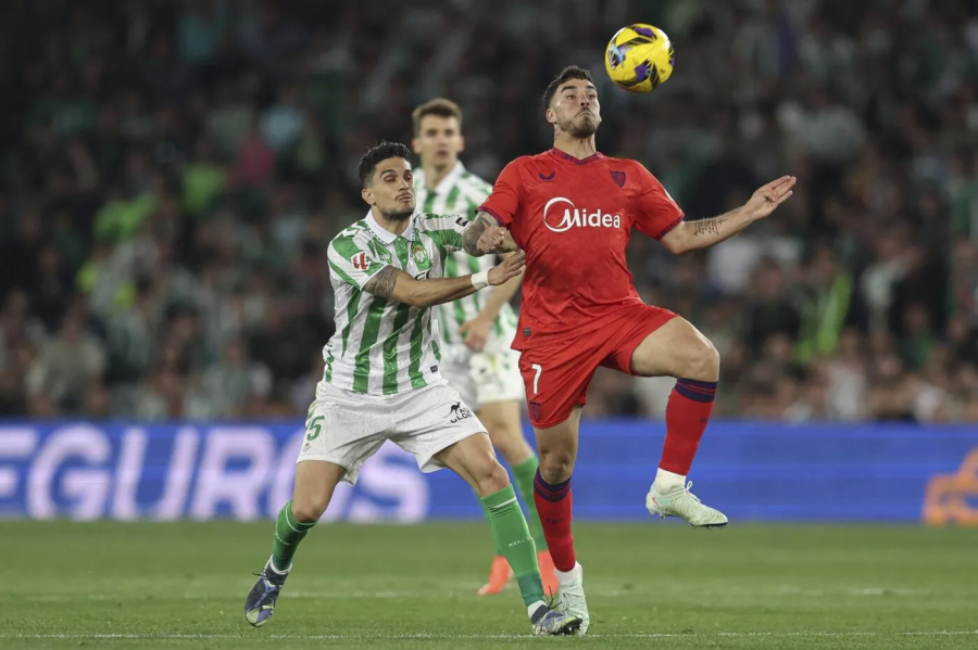 Le Betis enlève le derby de Séville et se pose confortablement dans le ...