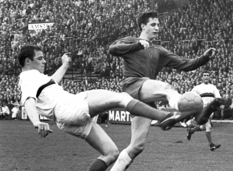 Rinus Israël, défenseur néerlandais de la Coupe du monde 1974, est ...