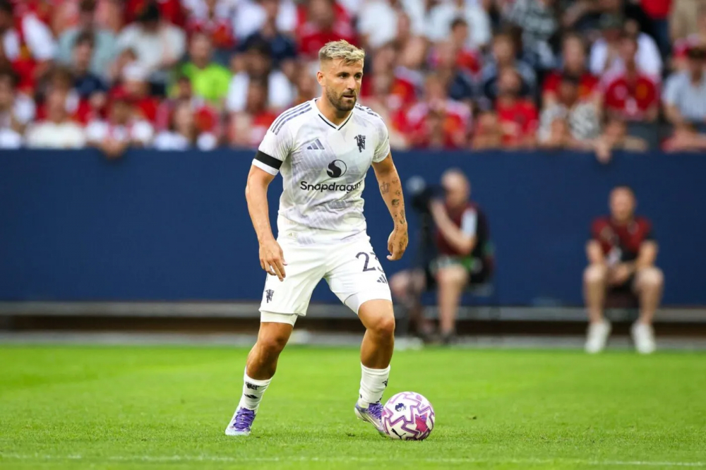 Luke Shaw vise le titre de champion avec Manchester United - Angleterre ...