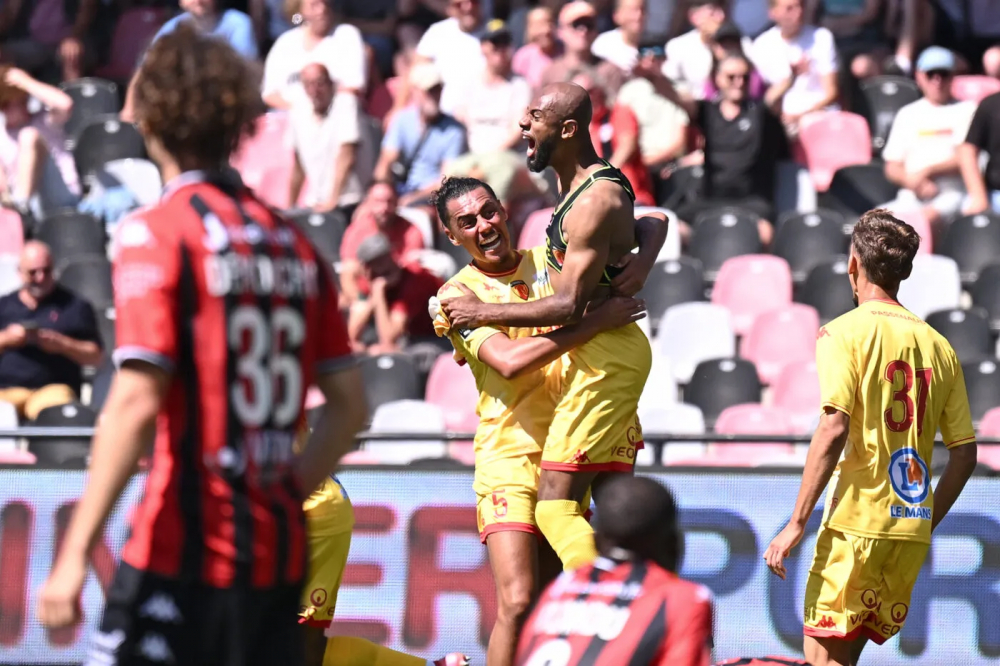 Un finish de fou furieux et un match nul entre Guingamp et Le Mans ...