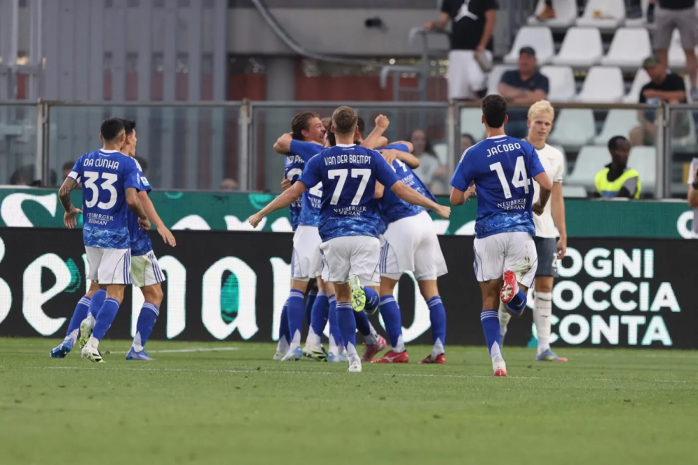 Porté par Nico Paz, brillant, Como démarre parfaitement contre la Lazio ...