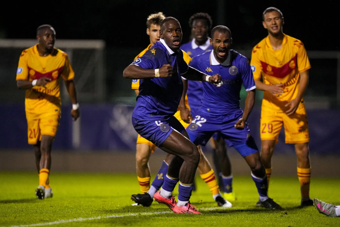 Rouen reste leader, Versailles laisse le podium à Dijon, Caen patine ...