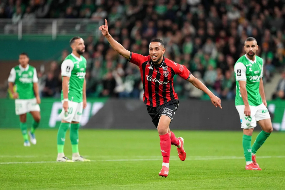 Première défaite pour Saint-Étienne contre Guingamp - Ligue 2 - J8 ...