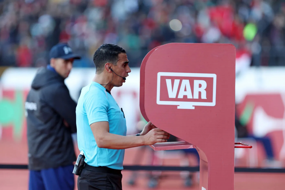 Deux supporters ont débranché la VAR pendant un match de D2 allemande ...