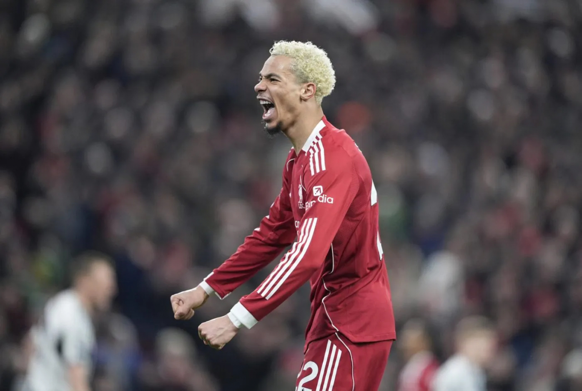 Le doublé éclair et salvateur signé Hugo Ekitiké - Premier League - J24 ...