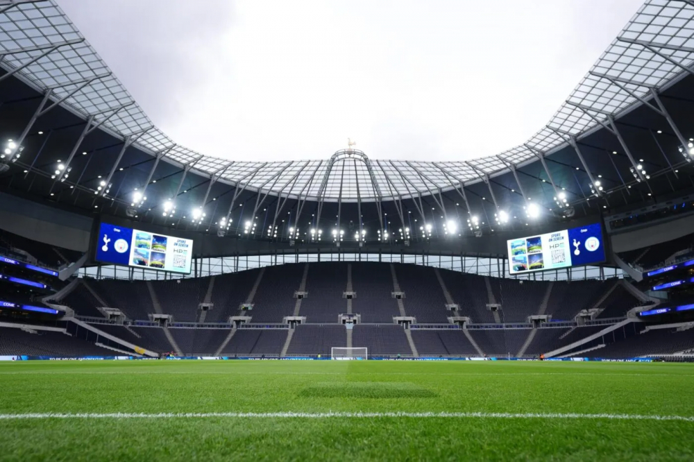 Un politicien suédois tire à balles réelles sur Tottenham - Angleterre ...
