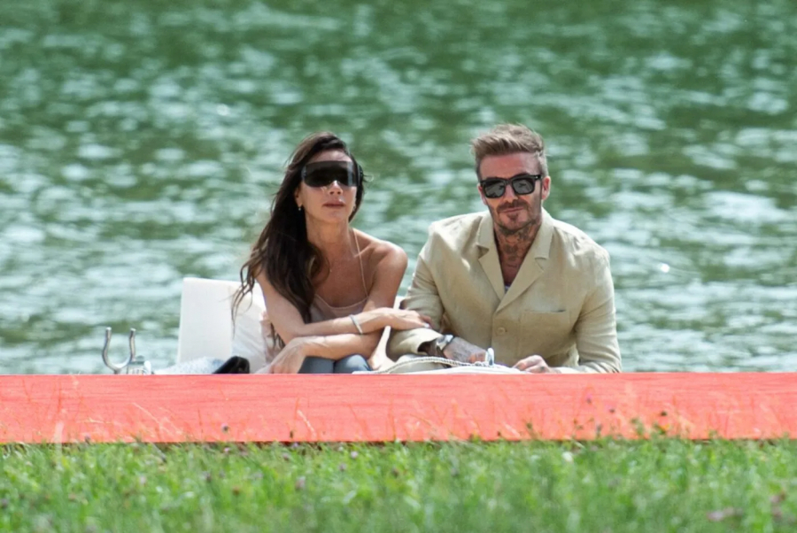 David Beckham devient le premier sportif britannique à passer une barre ...