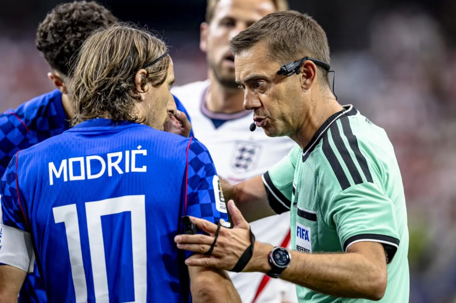 Malgré les pauses fraîcheur, on voit plus de football lors de ce ...
