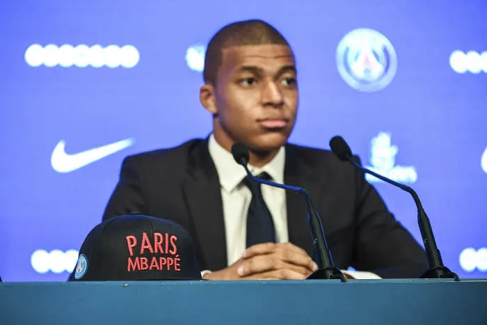 On était à la présentation de Kylian Mbappé - France - PSG - 07 Sept ...