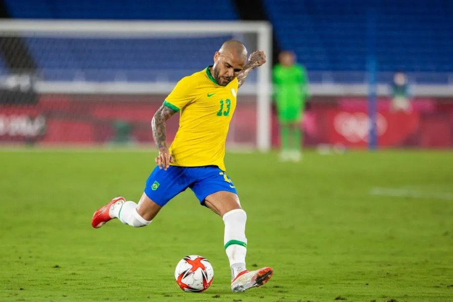 Officiel : Dani Alves de retour au Barça - Espagne - FC Barcelone - 13 ...