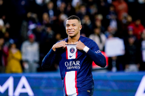 La nouvelle chanson des supporters du PSG pour Kylian Mbappé - France ...